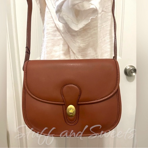 Style by Sweets | Bags | New Faux Leather Turnlock Crossbody Bag | Poshmark